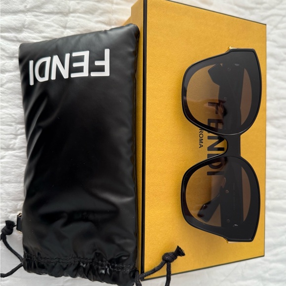 Fendi | Accessories | Oversized Fendi First Black And Gold Sunglasses ...